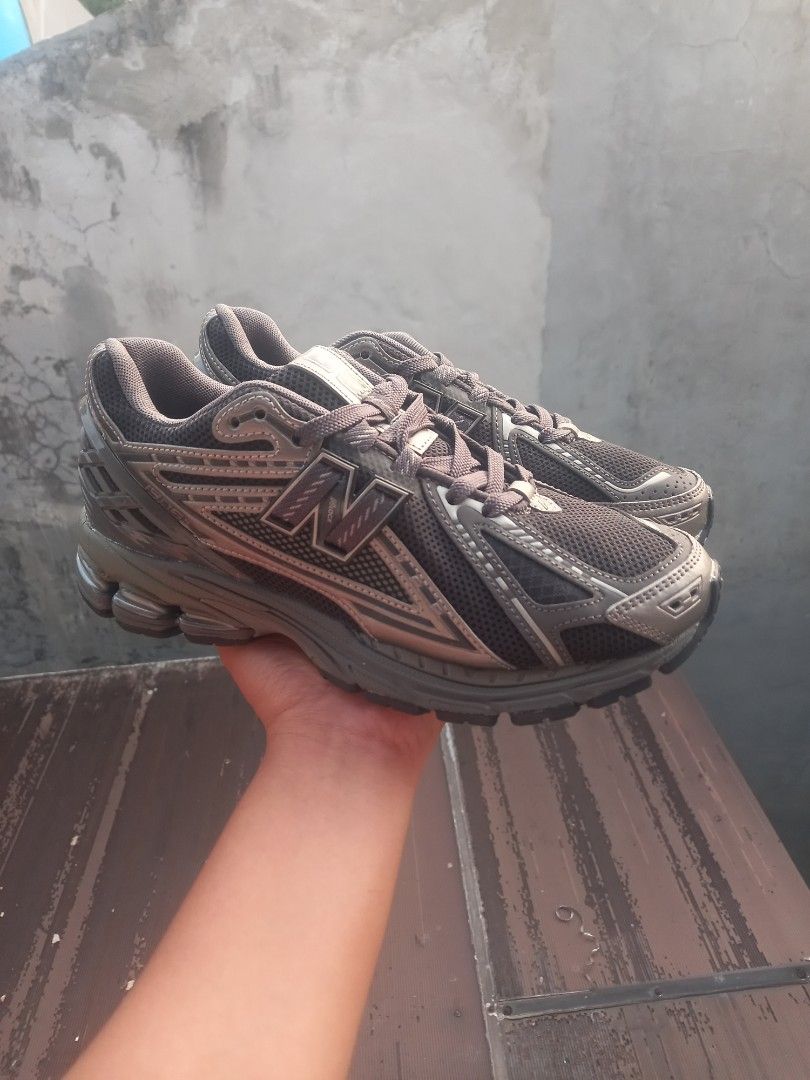 Sepatu New Balance 1906R, Fesyen Wanita, Sepatu di Carousell