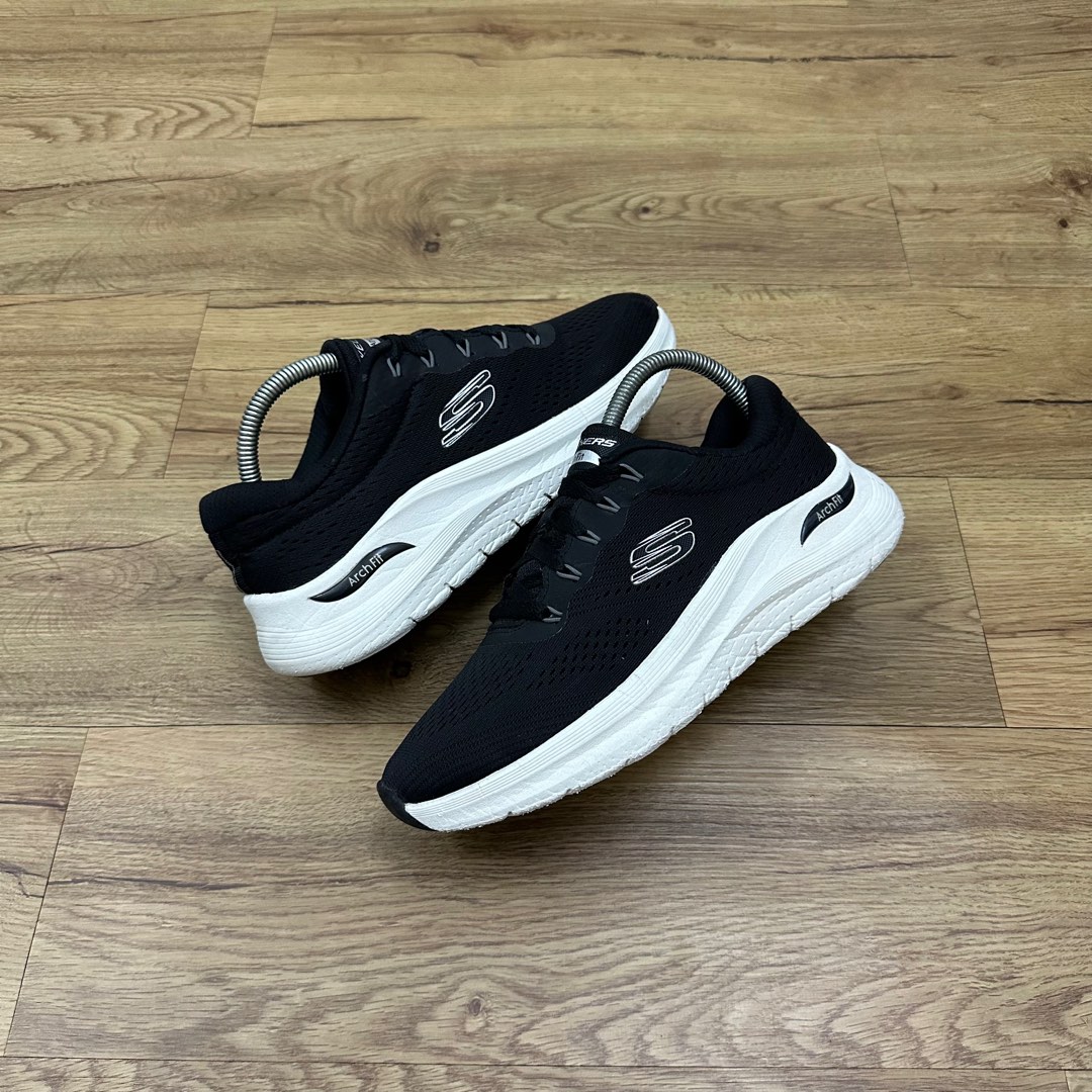 Skechers arch fit 6uk, Men's Fashion, Footwear, Sneakers on Carousell