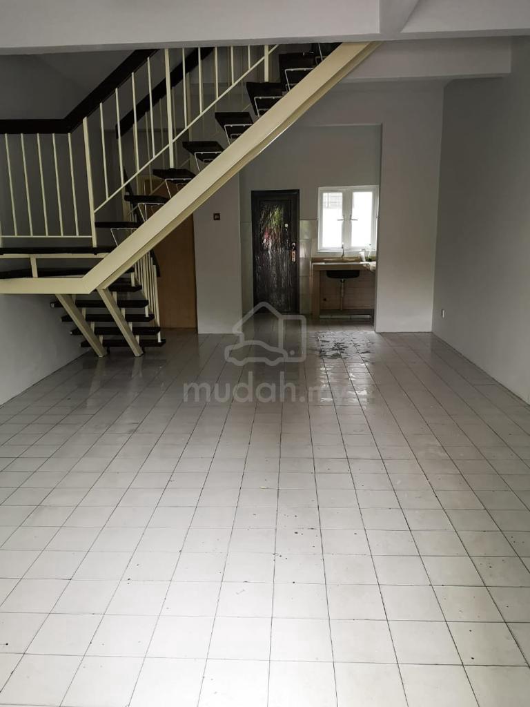 Sri gombak 10 , 2sty , 770sf ,3r2b ,basic ,renovated , good condition ...