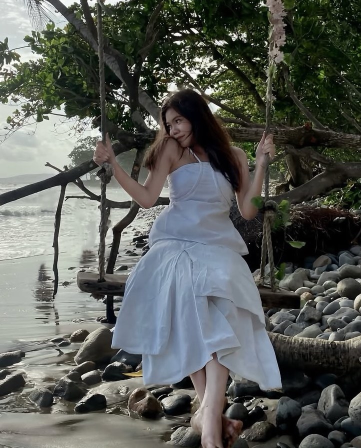 summer tube top, Fesyen Wanita, Pakaian Wanita, Atasan di Carousell