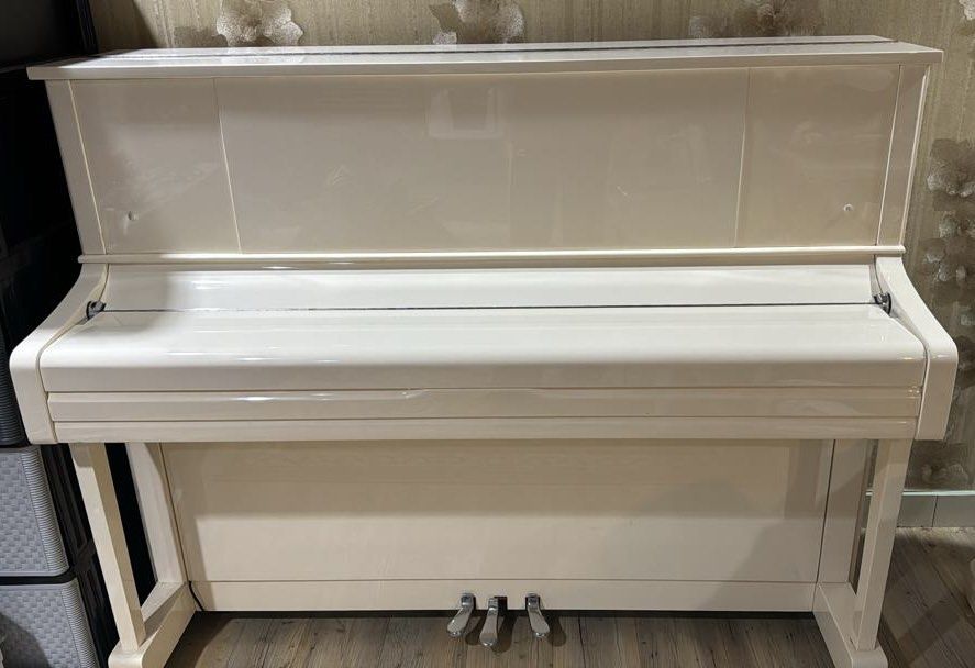 Yamaha U1J Upright Piano- White, Hobbies & Toys, Music & Media, Musical Instruments on Carousell