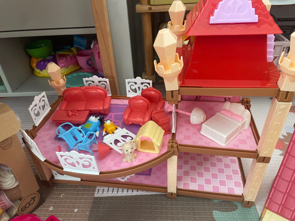 Bluey Castle, Hobbies & Toys, Toys & Games on Carousell