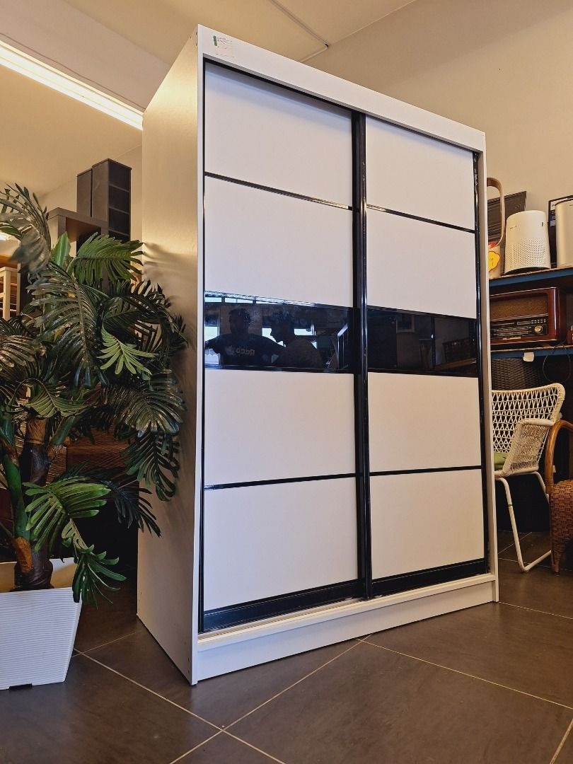 (Brand New & Pre-Order) Minimalist Line Anti-Jump Sliding Wardrobe 4ft ...