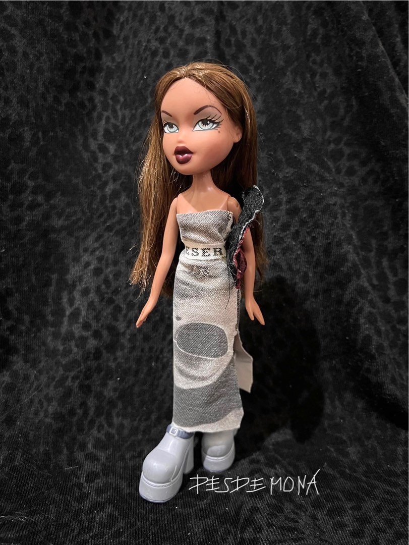 Bratz Strut It Yasmin, Hobbies & Toys, Toys & Games on Carousell