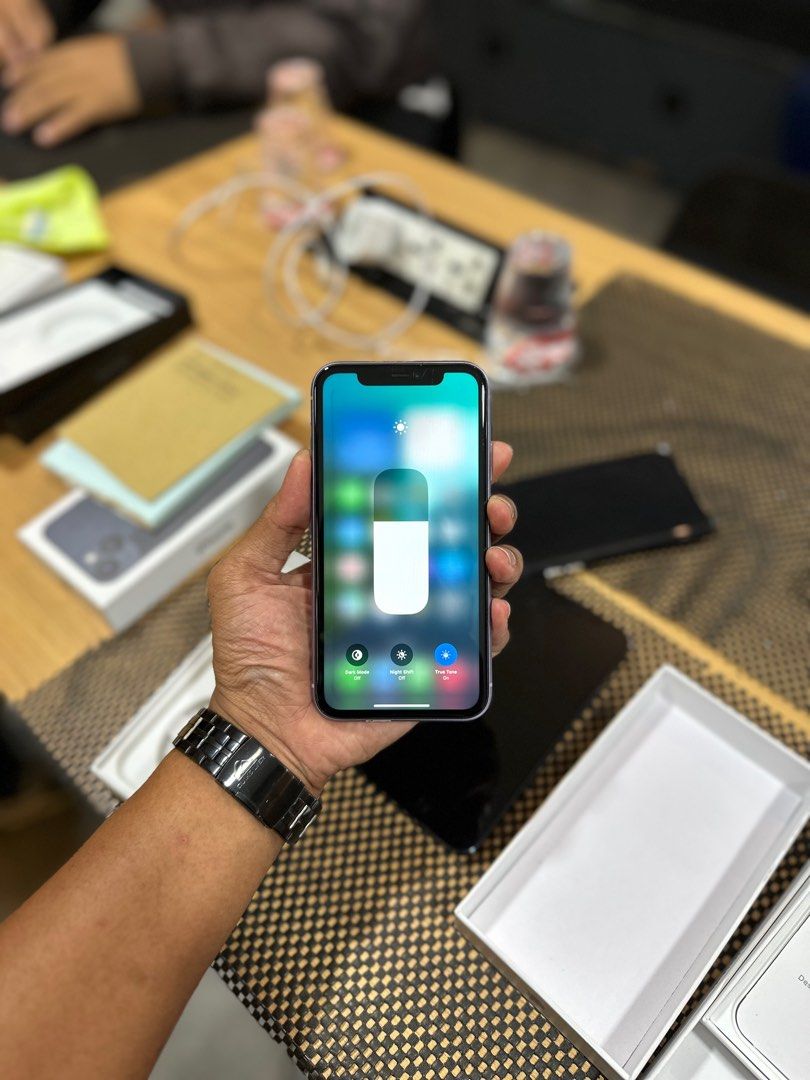 iPhone 11 Purple 128GB Ex iBox (Resmi), Telepon Seluler & Tablet ...