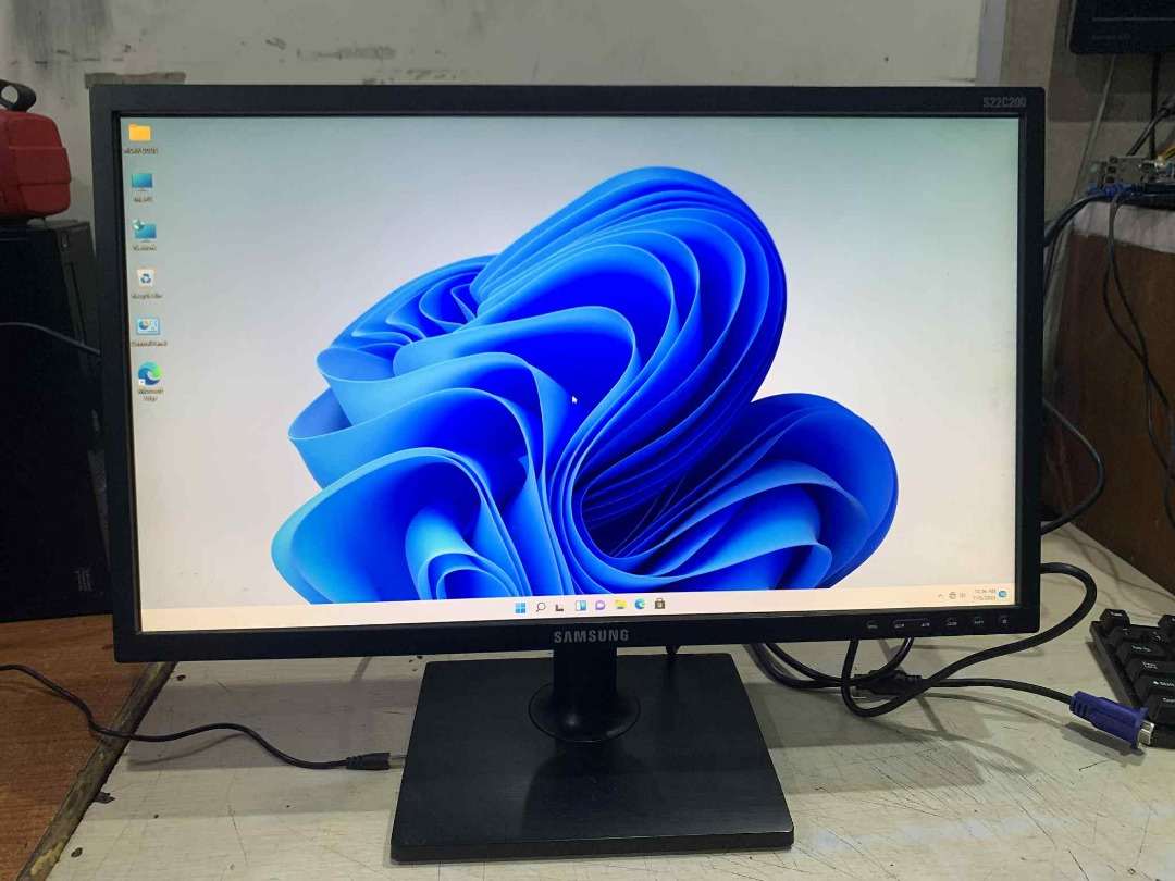 SAMSUNG 22" MONITOR LED WIDE, Computers & Tech, Desktops on Carousell