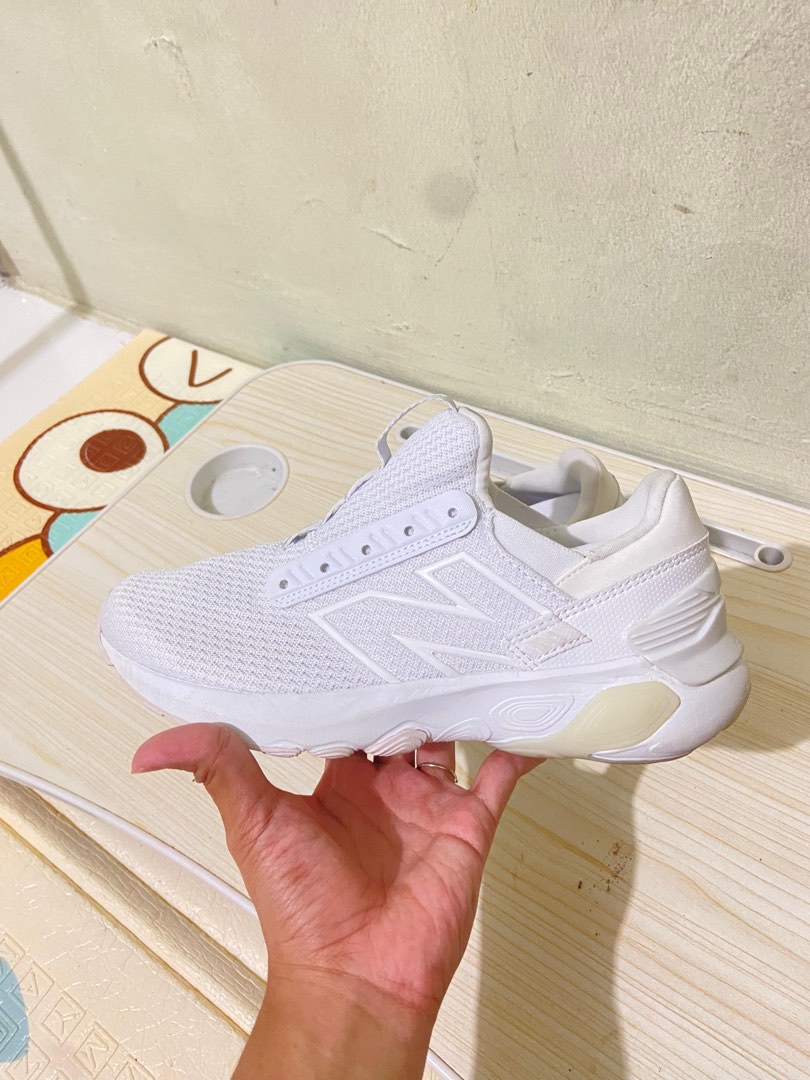Sepatu running new balance royal foam, Fesyen Wanita, Sepatu di Carousell