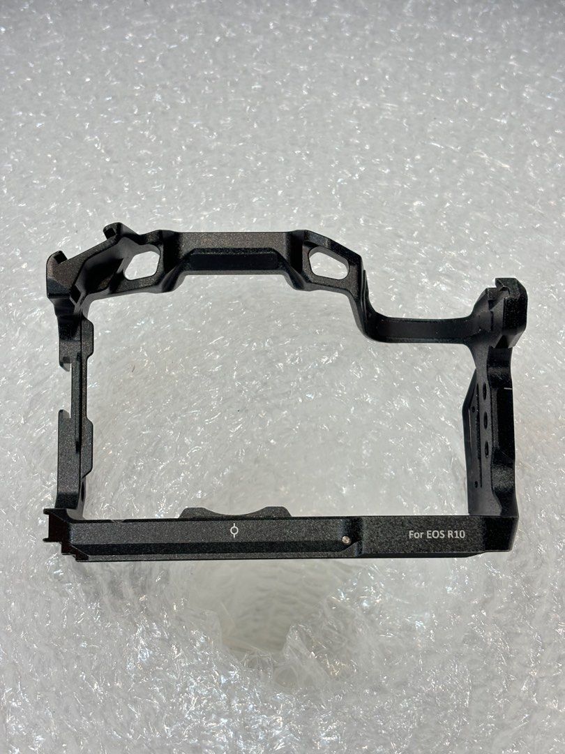SMALLRIG 4004 FOR CANON EOS R10, Photography, Cameras on Carousell