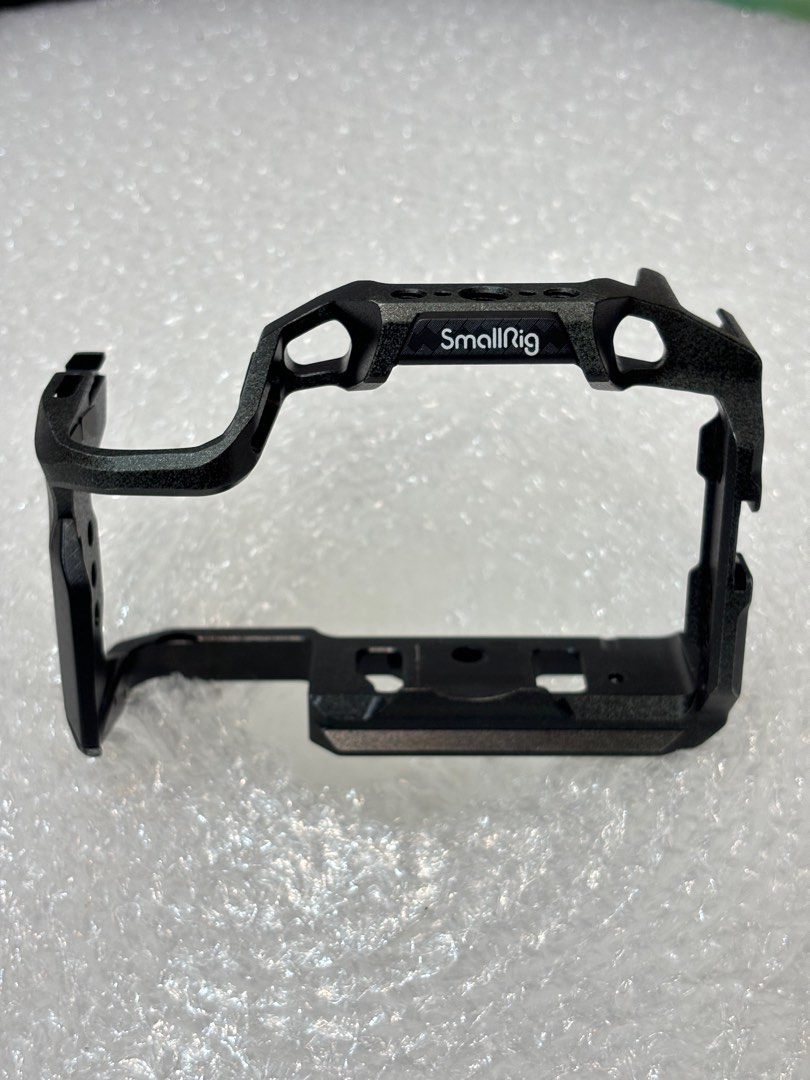 SMALLRIG 4004 FOR CANON EOS R10, Photography, Cameras on Carousell