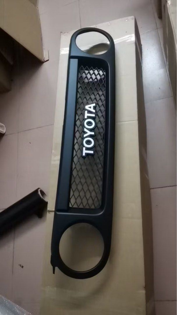FJ Cruiser front grille matte black, Auto Accessories on Carousell