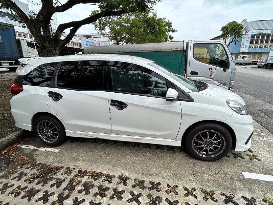 Honda Mobilio 6S Toyota Aqua hybrid Rental personal PHV Grab gojek tada ...
