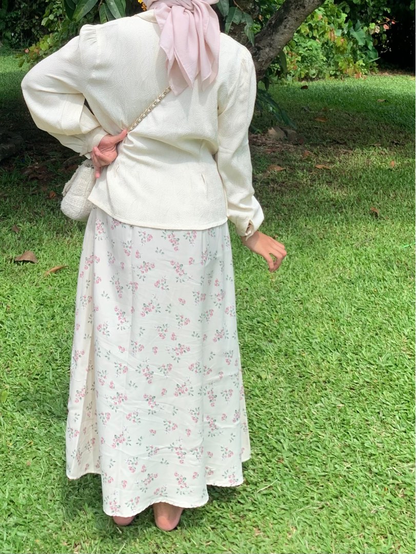 Rok Motof Bunga Pink Cream, Fesyen Wanita, Muslim Fashion, Bawahan di ...