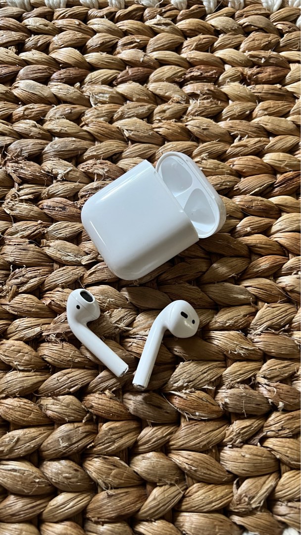 Airpod Gen 2, Elektronik, Audio di Carousell