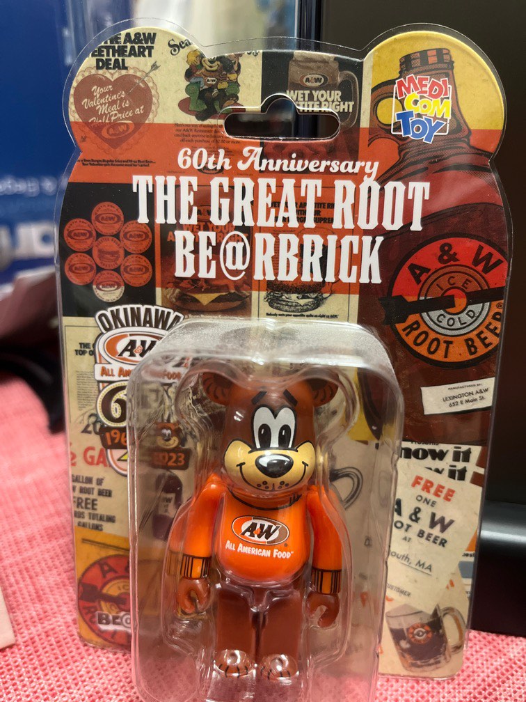 Bearbrick Rootbear, 興趣及遊戲, 玩具 & 遊戲類 - Carousell