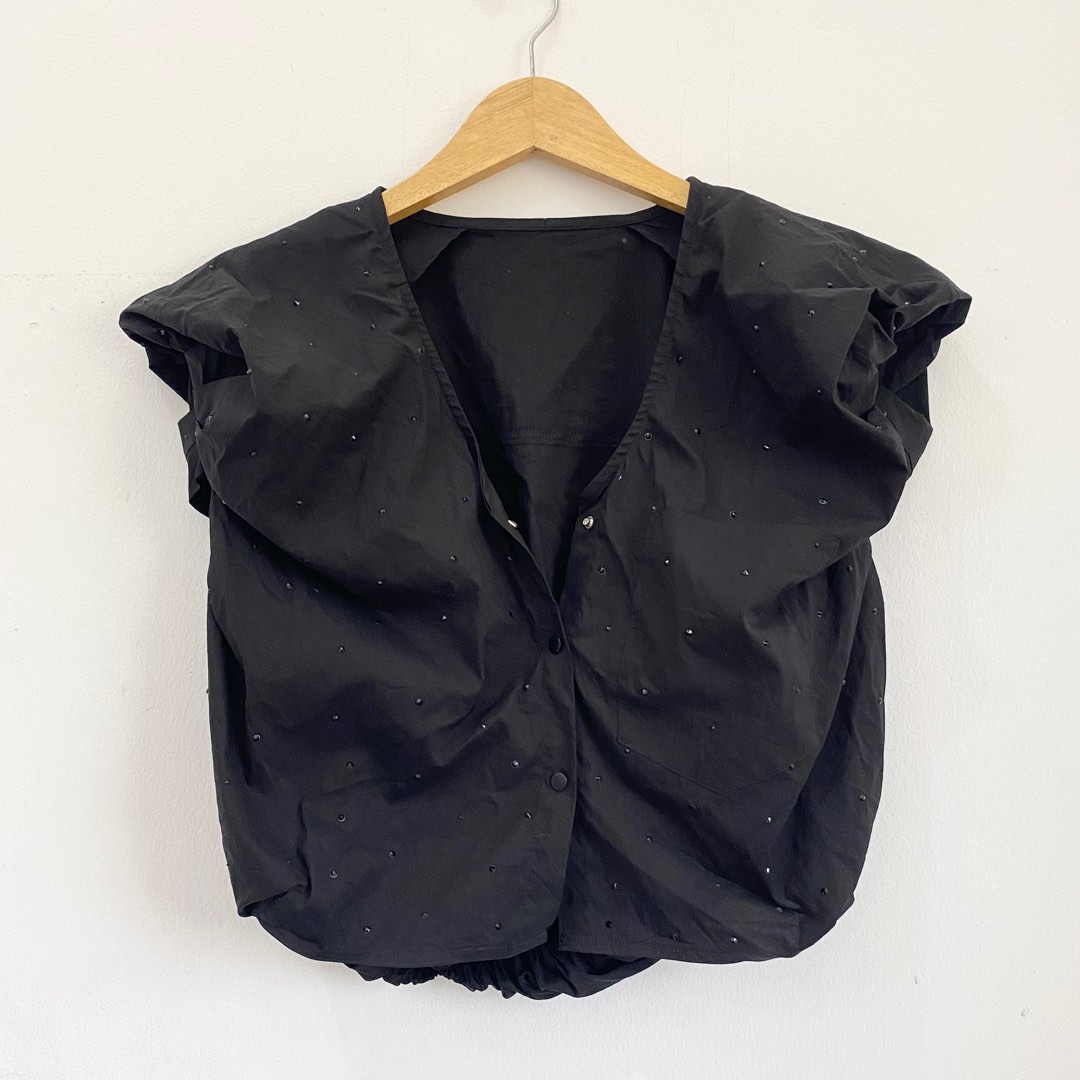 Black baloon balon top hitam, Fesyen Wanita, Pakaian Wanita, Atasan di ...