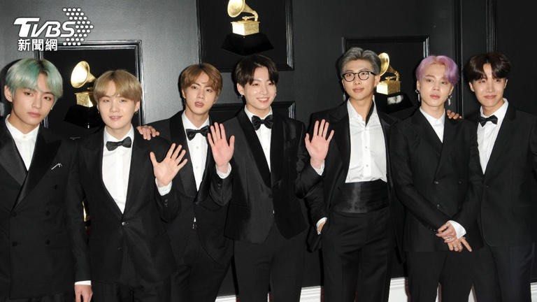 BTS要回歸啦！[全新]BTS x 薑餅人王國 Cookie run: Kingdom 全球限量 聯名畫冊, 書籍、休閒與玩具, 收藏、紀念品 ...