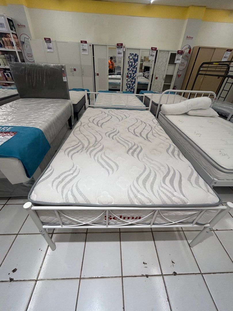 Kasur Spring bed dalam box, Perabotan Rumah di Carousell
