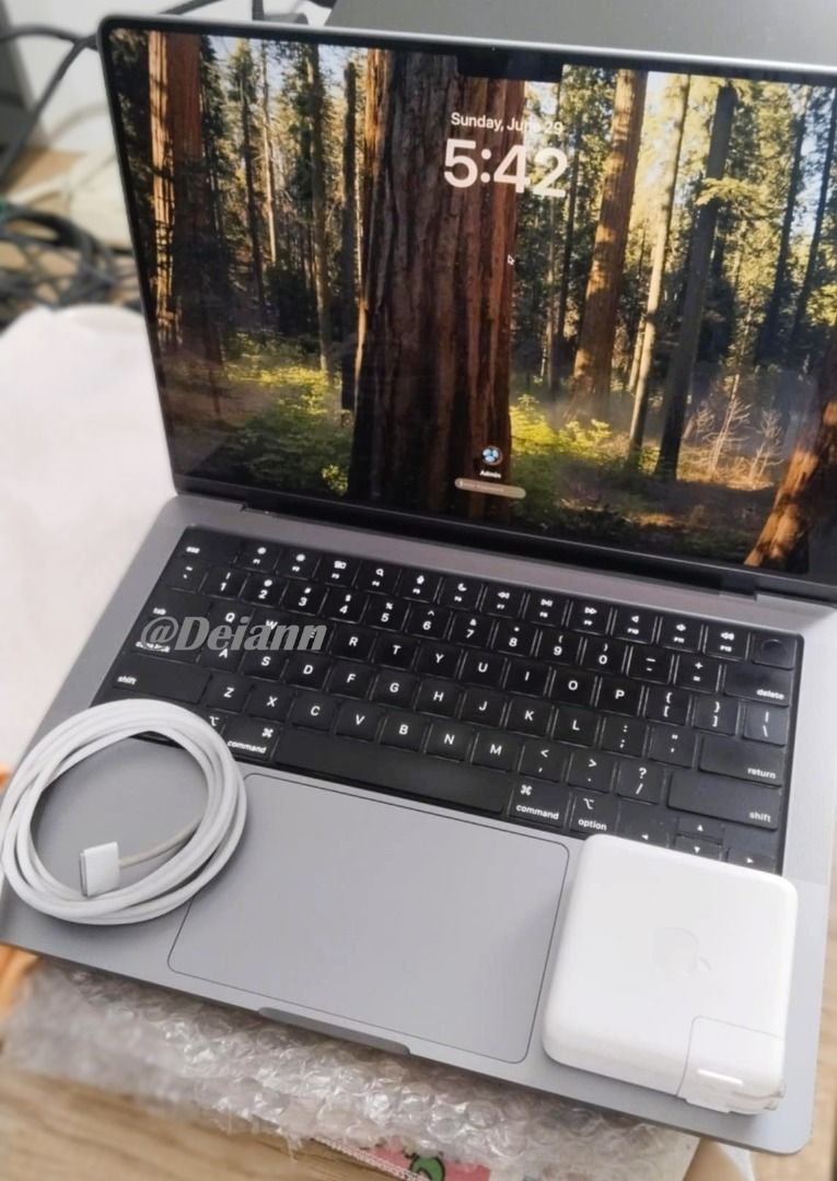 MacBook Pro 14-inch, M1-2021 | 16GB/512GB (Free Magic Keyboard ...