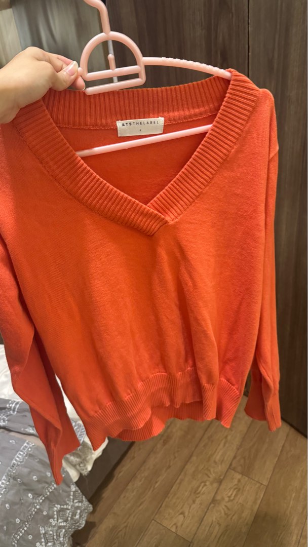 Orange sweataer ats the label, Fesyen Wanita, Pakaian Wanita, Baju ...