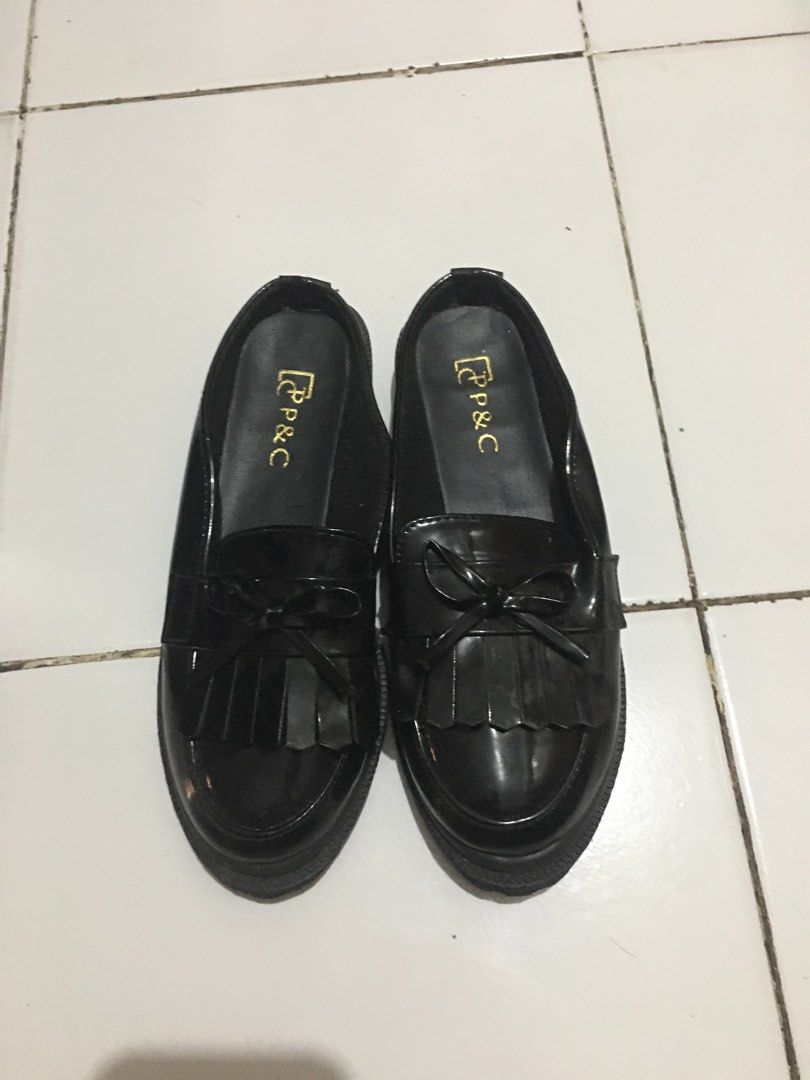 Sandal docmart, Fesyen Wanita, Sepatu di Carousell
