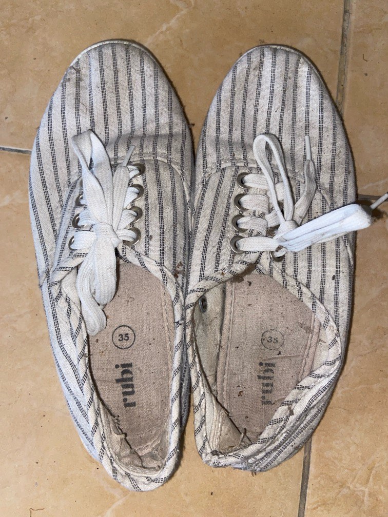 sepatu rubi 35 preloved, Fesyen Wanita, Sepatu di Carousell