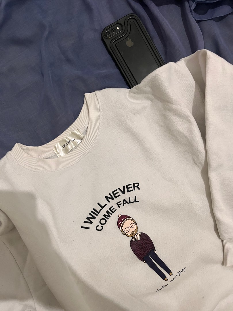 sweeter putih tebal, Fesyen Wanita, Pakaian Wanita, Atasan di Carousell