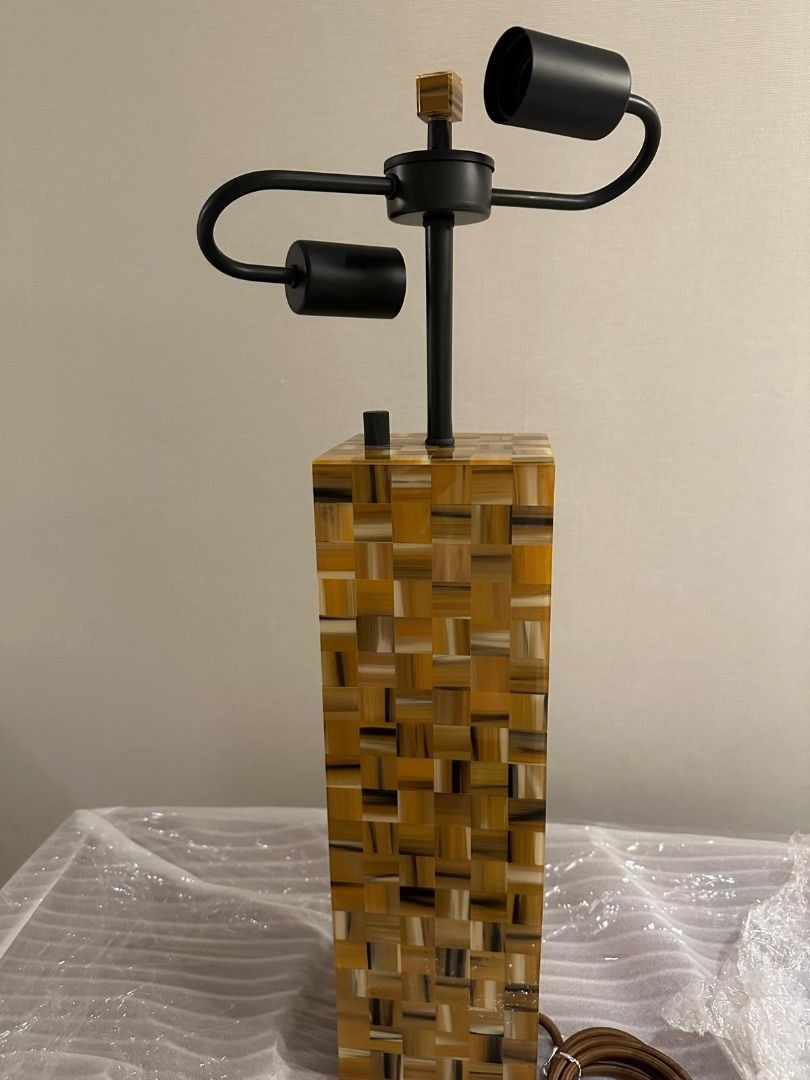 Tortoise Shell Patterned Lamp Base, 傢俬＆家居, 燈飾及風扇, 燈飾 - Carousell