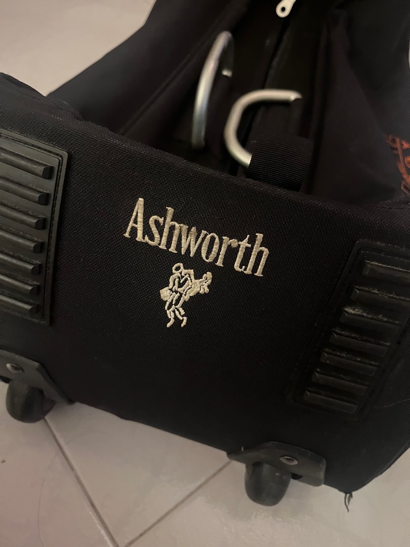 Black Ashworth Global Energy Travel Bag (2 Wheels), Hobbies & Toys ...