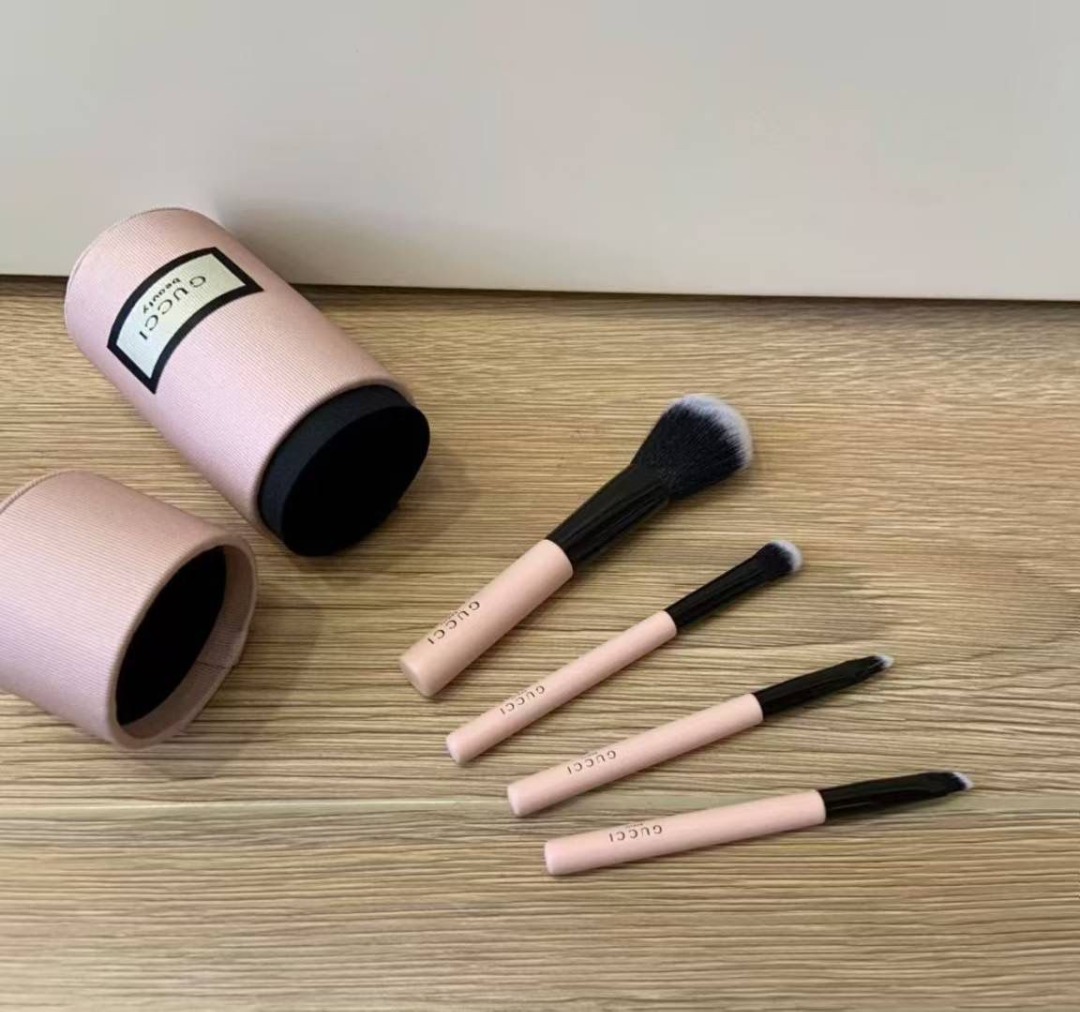 Gucci set Brush original, Fesyen Wanita, Aksesoris di Carousell