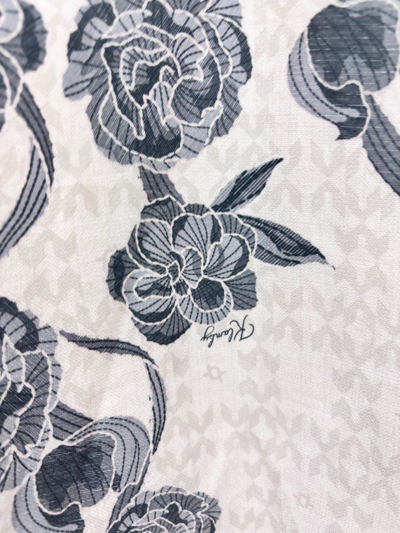 Klamby blouse balon, Fesyen Wanita, Pakaian Wanita, Atasan di Carousell