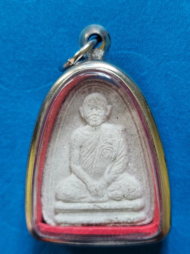 LP Pae. Wat PiKuThong. 2534. Gold tarkut. Original temple box and ...