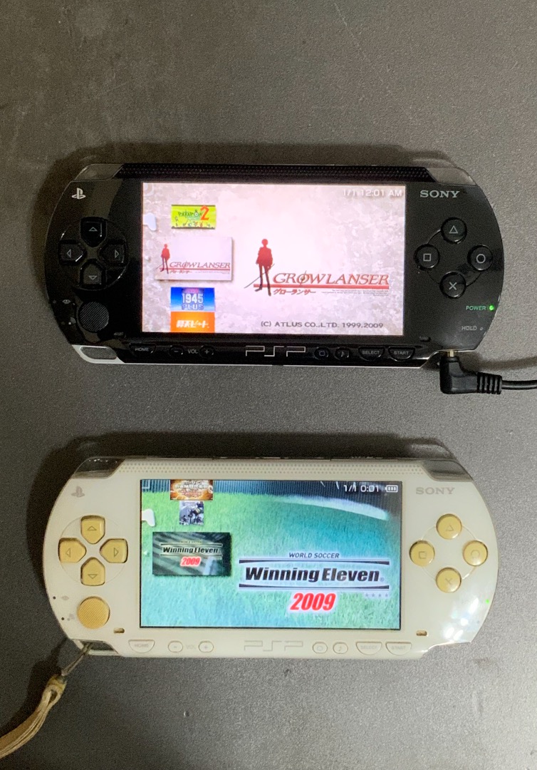 PSP 1000型號開心機（白色＆黑色） + USB充電線 + 電池, 電子遊戲, 電子遊戲機, PlayStation - Carousell