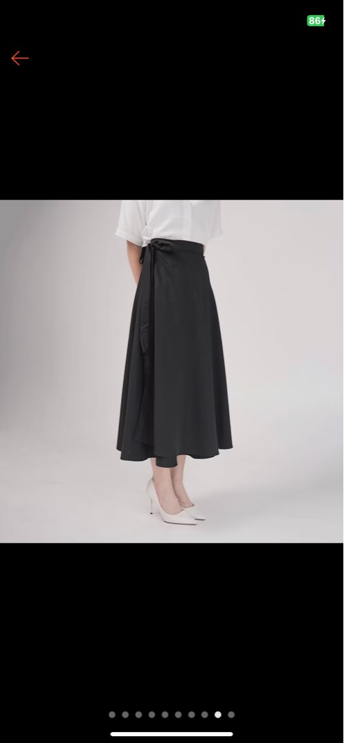 rok flare hitam, Fesyen Wanita, Pakaian Wanita, Gaun & Rok di Carousell