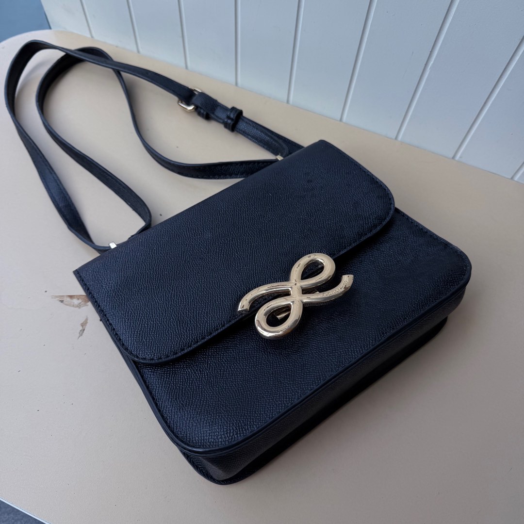 Sling Bag Tas Little Bunny, Fesyen Wanita, Tas & Dompet di Carousell