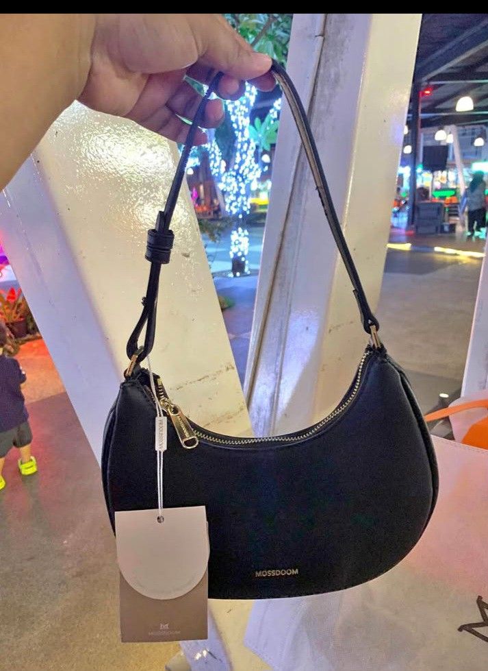 Tas Hitam Merk Mossdoom, Fesyen Wanita, Tas & Dompet di Carousell