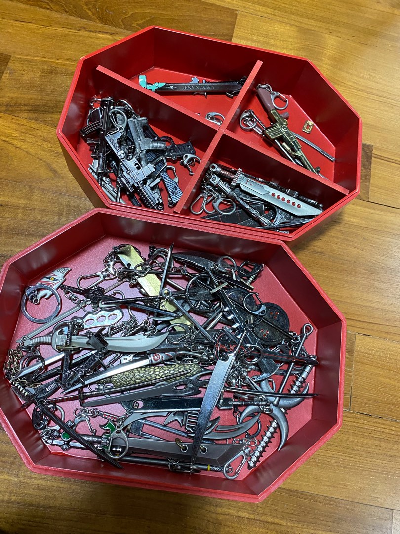 Anime Weapon Keychains Swords & Guns (Final fantasy, Bleach, Naruto ...