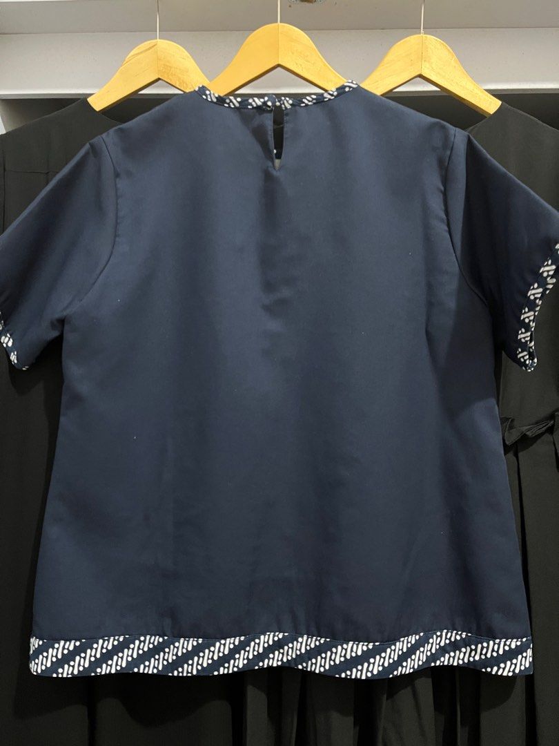 Batik bordir, Fesyen Wanita, Pakaian Wanita, Atasan di Carousell