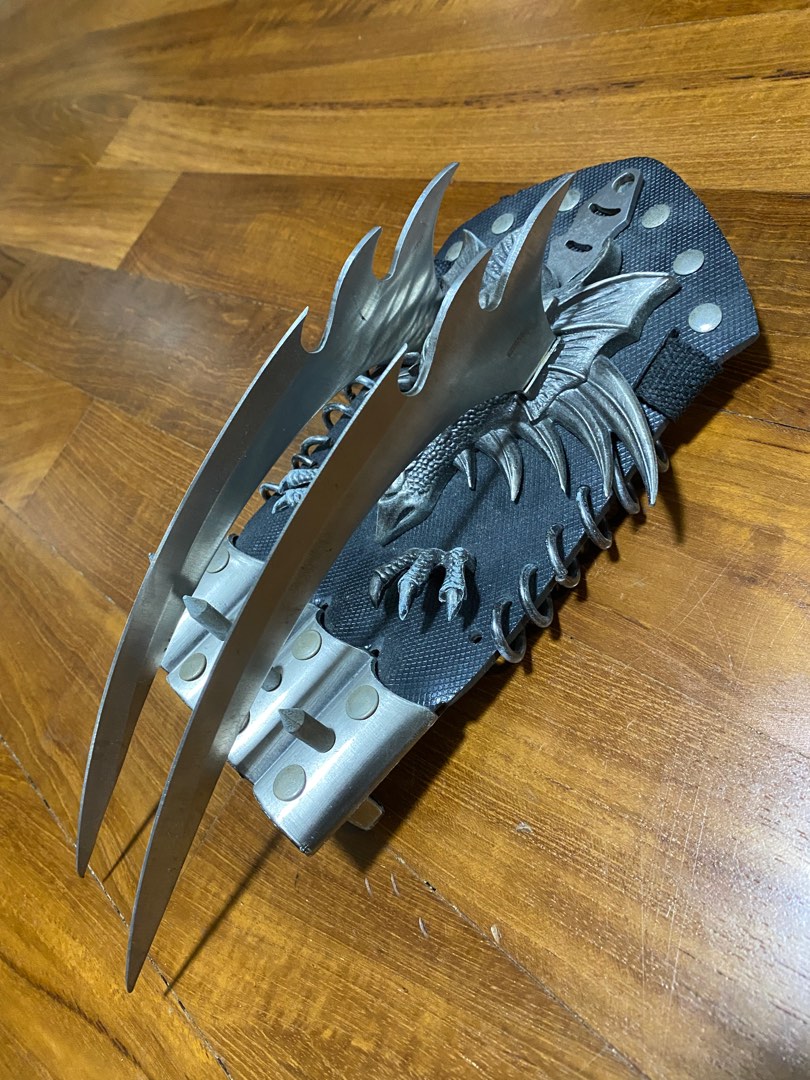Dragon Claw Gauntlet (DISPLAY ONLY), Hobbies & Toys, Toys & Games on ...