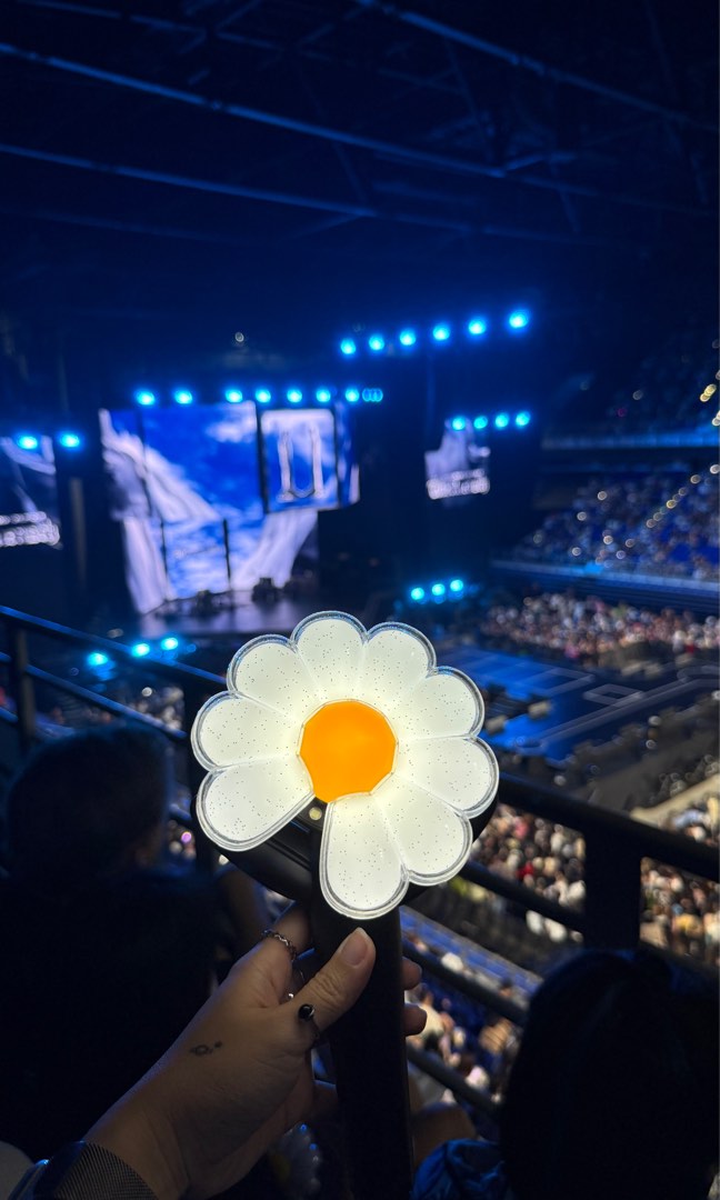 GD concert official lightstick, Hobbies & Toys, Music & Media, Music ...