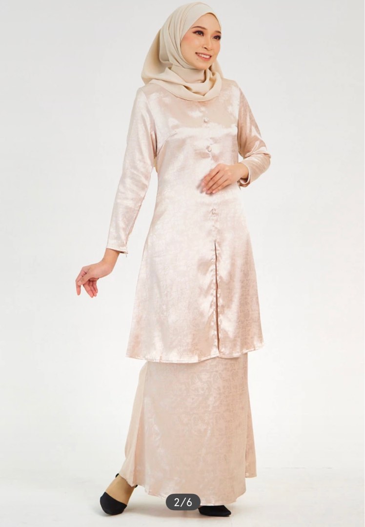 Gene Martino Renyai Hujan Kebaya Labuh (L), Women's Fashion, Muslimah ...