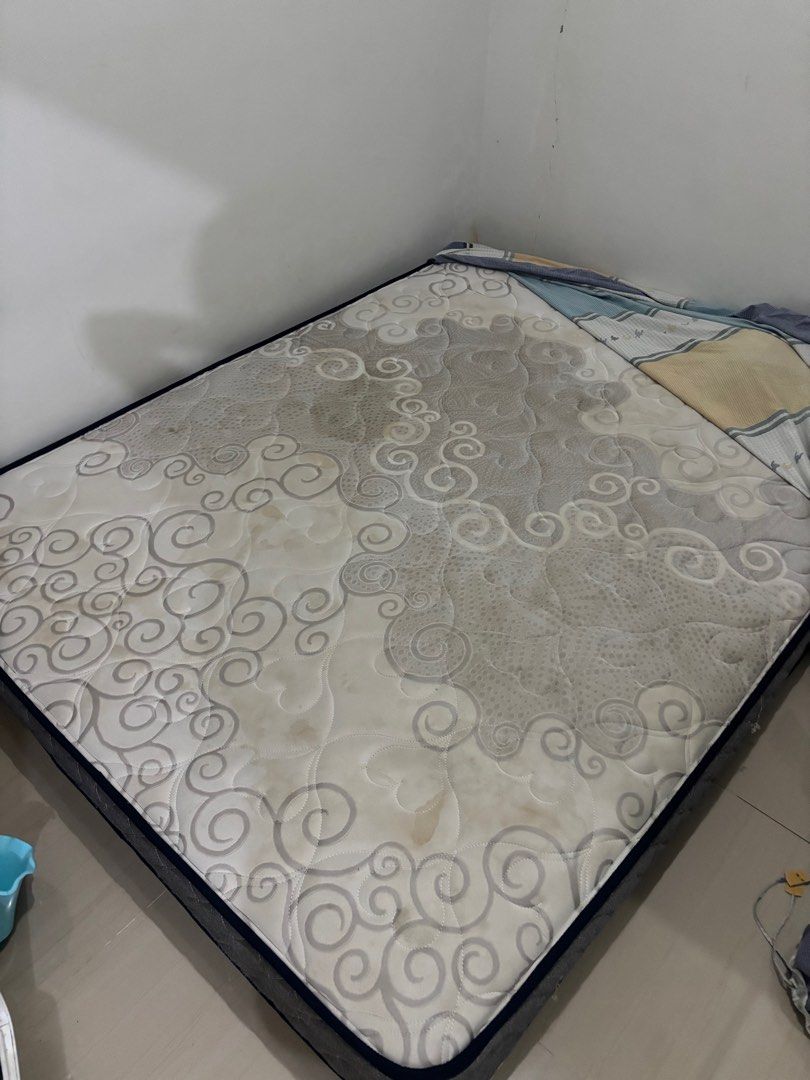 Kasur Spring Bed ukuran 160 x 200 cm, Perabotan Rumah di Carousell