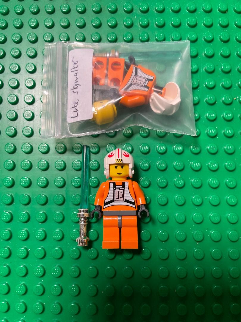 Lego Luke Skywalker with Dark Gray Hips (Pilot) Star Wars Minifigure (2 ...