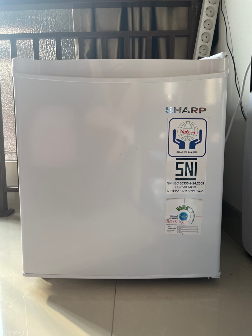 Lemari Es Minibar Sharp, Elektronik, Lainnya di Carousell