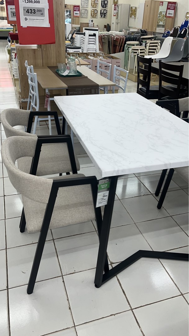 Promo Banting Harga Meja Makan, Perabotan Rumah di Carousell