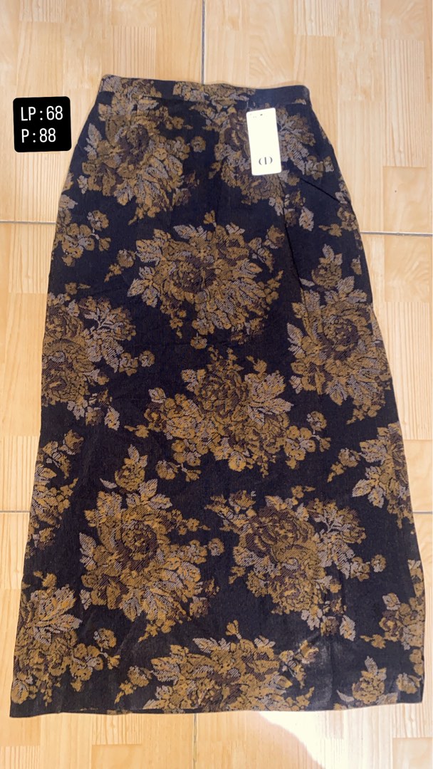 Rok bunga vintage, Fesyen Wanita, Pakaian Wanita, Gaun & Rok di Carousell