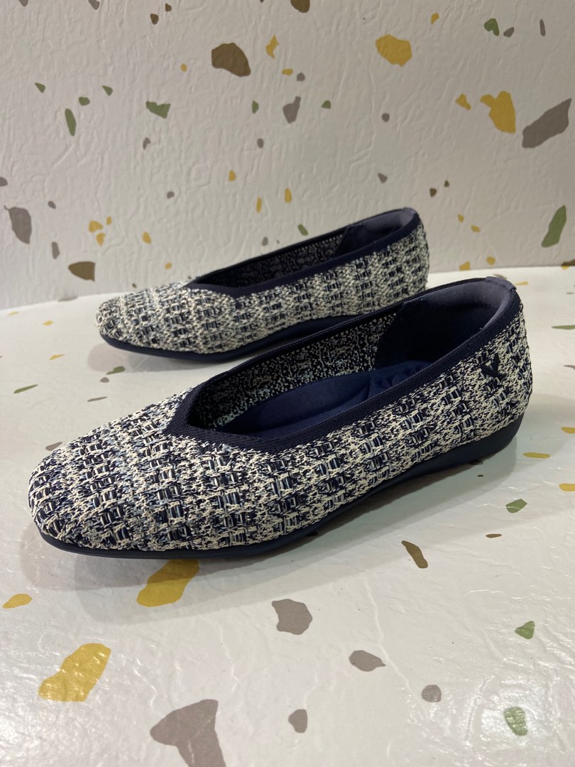 Sepatu flet Vivaia, Fesyen Wanita, Sepatu di Carousell