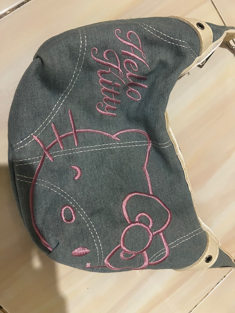 Tas hello kitty shoulder bag, Fesyen Wanita, Tas & Dompet di Carousell