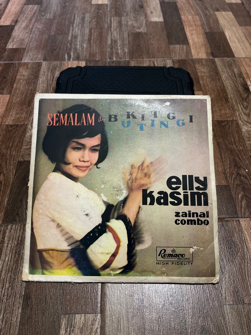 Vinyl 10" Elly Kasim - Semalam DibukitTinggi, Musik & Media, CD, DVD & Lainnya di Carousell