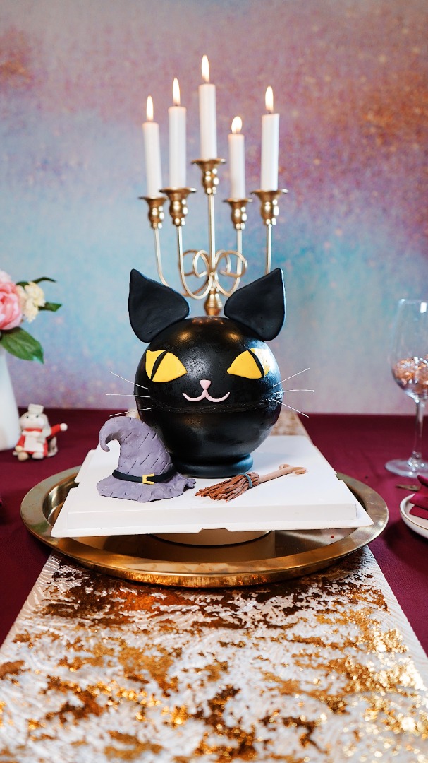 Witchy Black Cat Pinata Cake, Food & Drinks, Homemade Bakes on Carousell