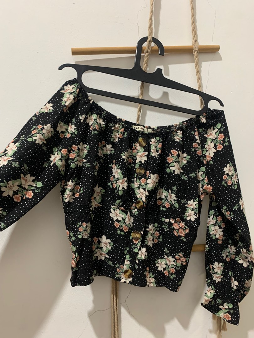 Baju Sabrina, Fesyen Wanita, Pakaian Wanita, Atasan di Carousell